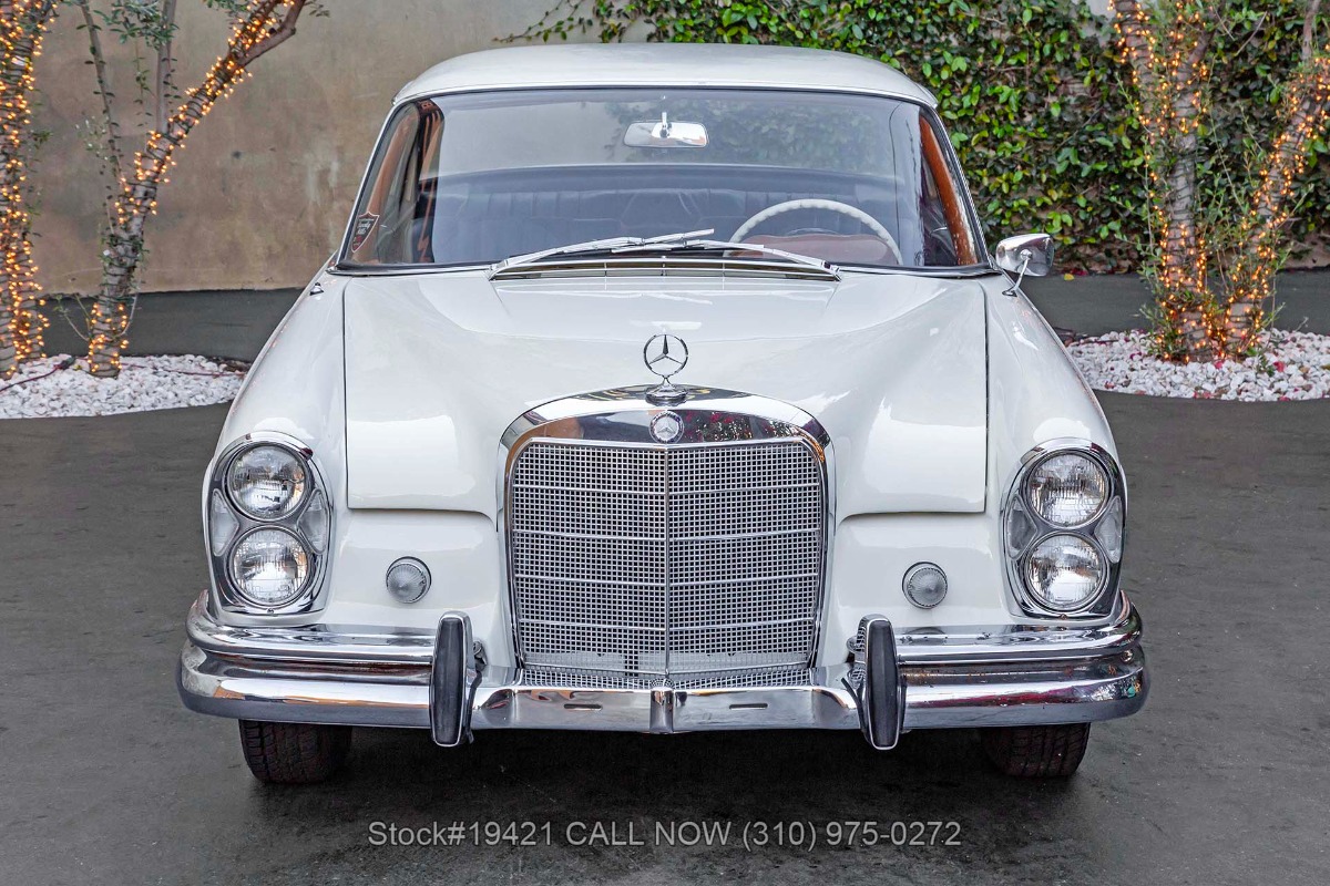 1962 Mercedes-Benz 220SEb Coupe 4-Speed | Beverly Hills Car Club
