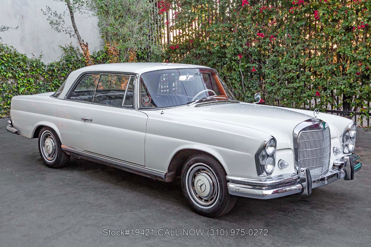 1962 Mercedes-Benz 220SEb Coupe 4-Speed | Beverly Hills Car Club